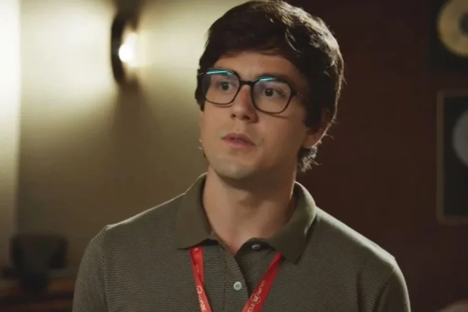 Guto fica poderoso em Família é Tudo e três mulheres disputam o rapaz a ...