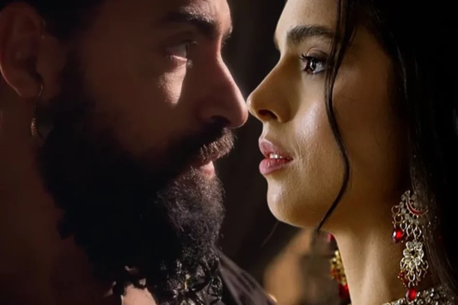 A Rainha da Pérsia: Xerxes se afasta de Ester após ela lhe dar um ultimato